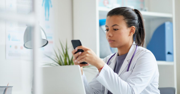 How to Set Up the Perfect Medical Office Voicemail